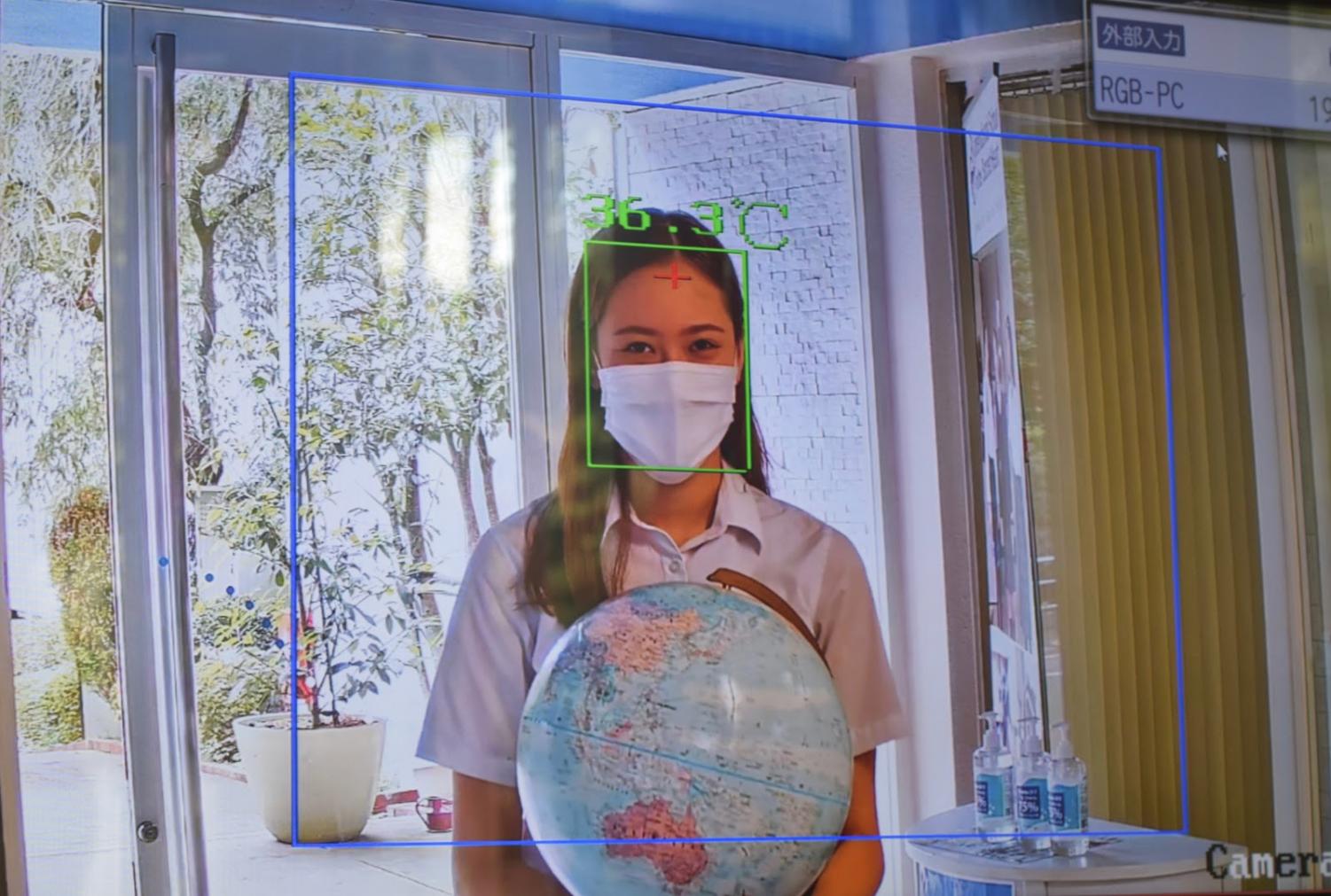 Hannah V.(’21) – The International